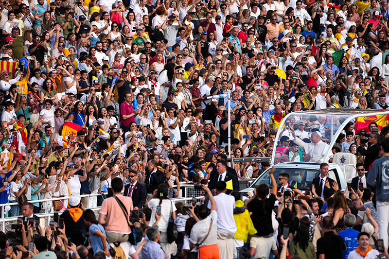 Pope Leo blesses Sagrada Familia's Tower of Jesus, says beauty can lead ...
